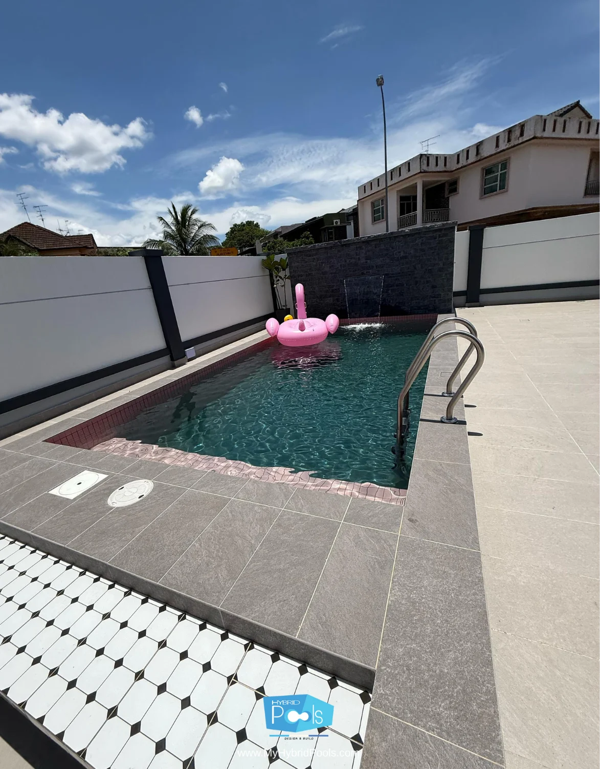 Modern Outdoor Pool with Water Feature, Johor | Luxury Pool Design ...